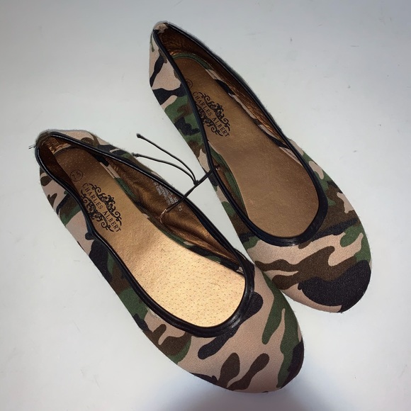 Charles Albert | Shoes | Charles Albert Camouflage Ballet Flats Nwot 75 ...